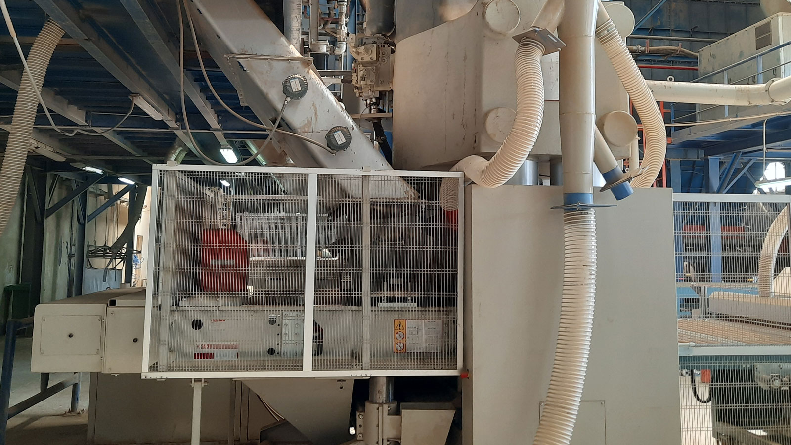 SACMI hydraulic presses for the production of ceramic tiles | SACMI