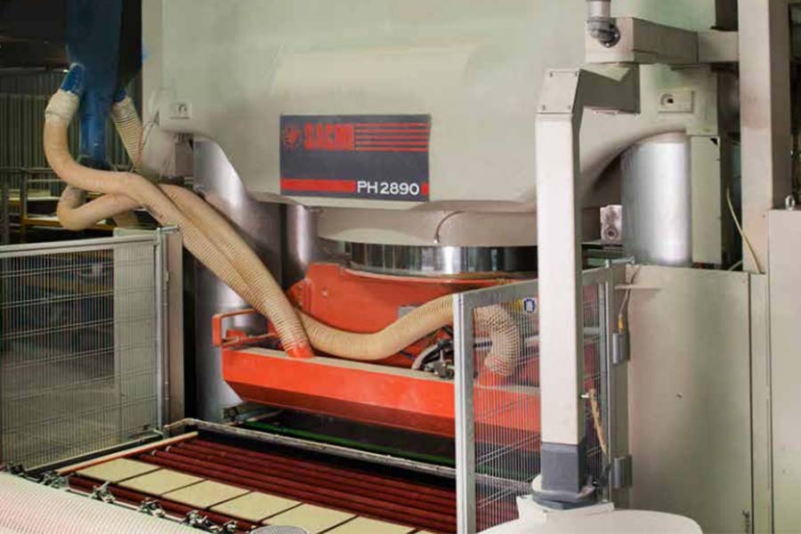 SACMI hydraulic presses for the production of ceramic tiles | SACMI